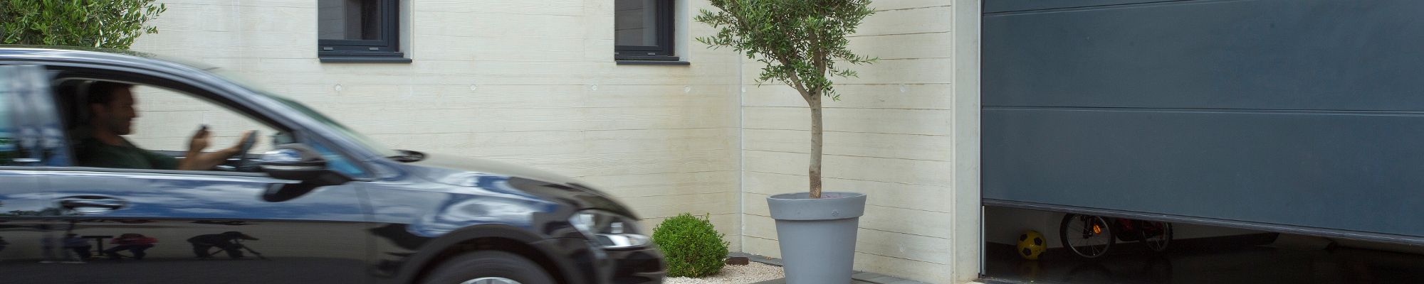Garagepoort motor: Motorsystemen voor je garagepoort - Somfy